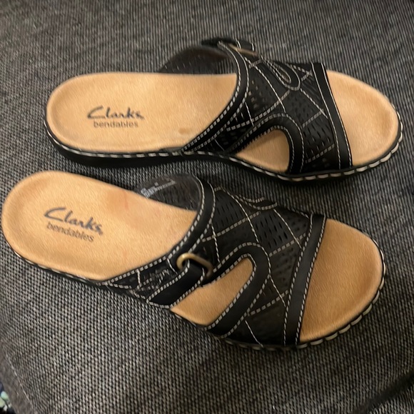 Clarks | Shoes | Clarks Bendables Black Sandals Size 65 Excellent ...